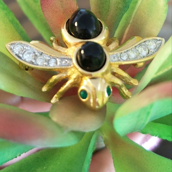 Joan Rivers | Jewelry | Bee Brooch | Poshmark